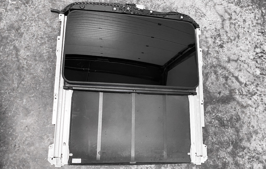 Mercedes C63 AMG 6.3 W204 - Sunroof – HOUSE OF H.S.P